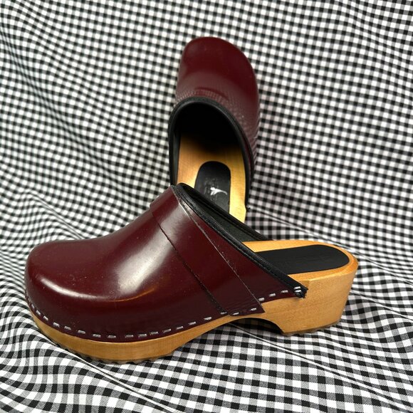 Bjork | Shoes | Bjork Leia Wood Classic Open Back Patent Leather Clogs ...